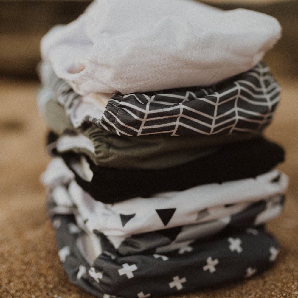 Black & White Geometric 7 Pocket Diapers & Wet Bag – Nora's Nursery